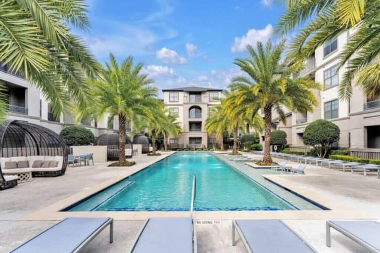 Airbnb Houston: Your Ultimate Guide to Home Away from Home in the Space ...